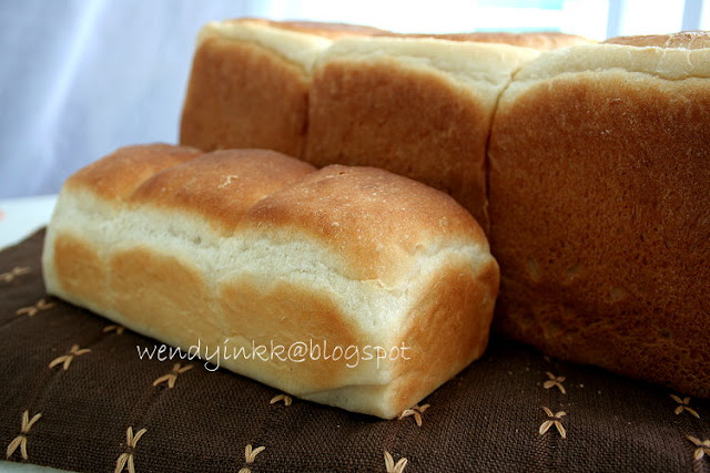 Table for 2.... or more: 17 Hours White Bread Loaf - White Loaf Week # 2