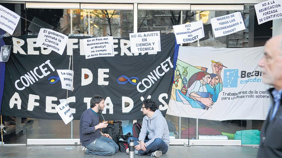 desdeelaula: Becarios e investigadores mantuvieron ocupado parte del ...