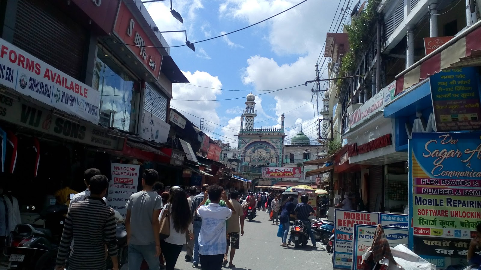 Doonite & the World: Top 10 Local Street Market Places At Dehradun