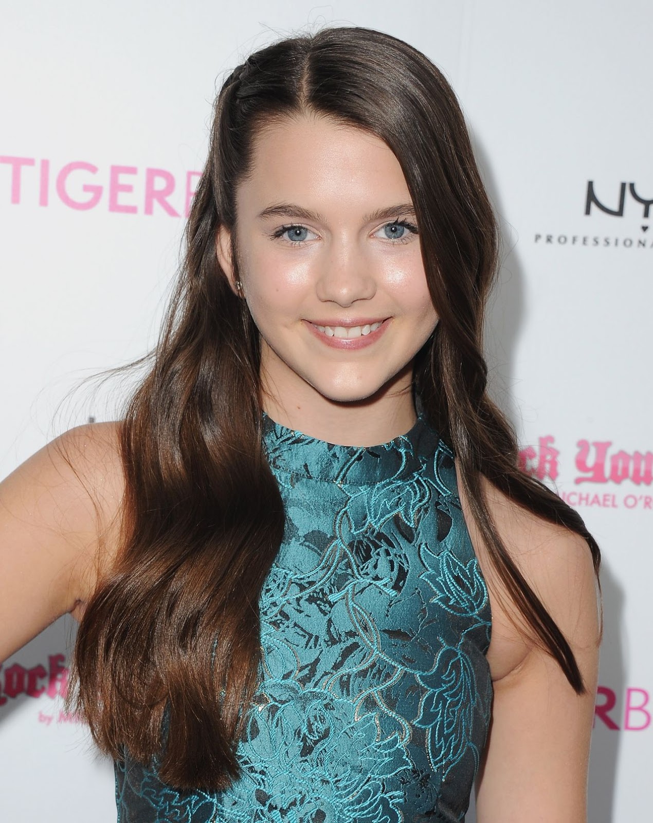 Starlet Arcade: Chloe East