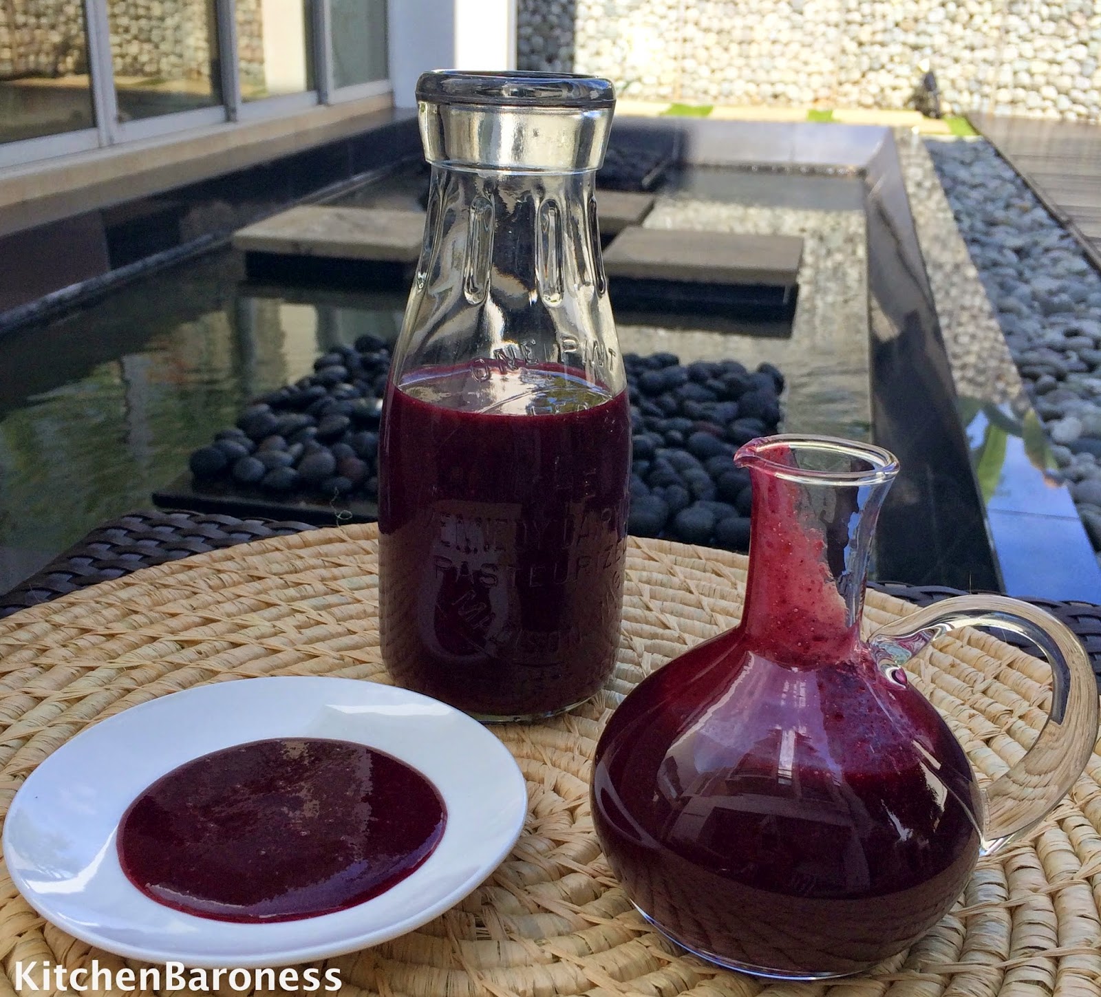 KitchenBaroness: Mixed Berry Coulis