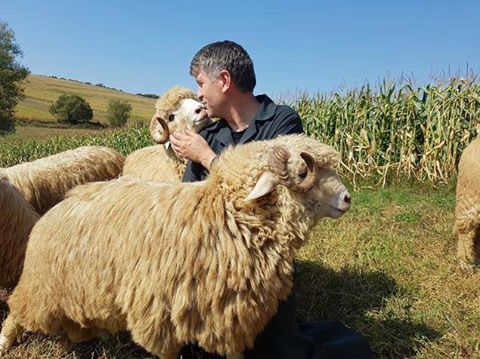 O PREOTEASA il SPULBERA pe ARTISTUL - PREOT! NOI DEZVALUIRI ...