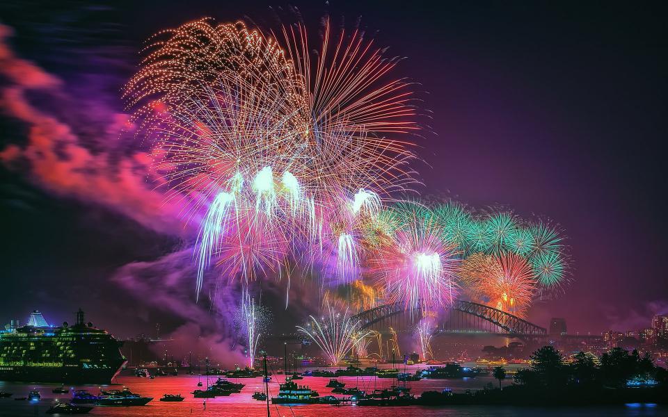 Mighty Lists: 15 amazing fireworks pictures