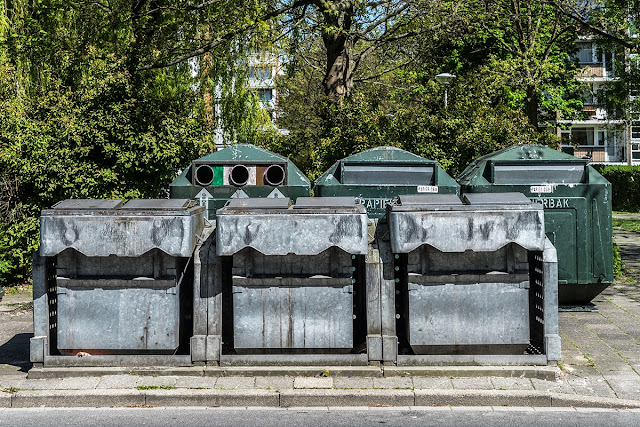 Susanne Stoop - visual arts: Leftover bins