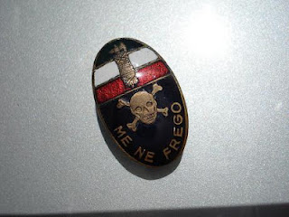 Kriegsmarine: Distintivo "Me ne Frego" con Fascio
