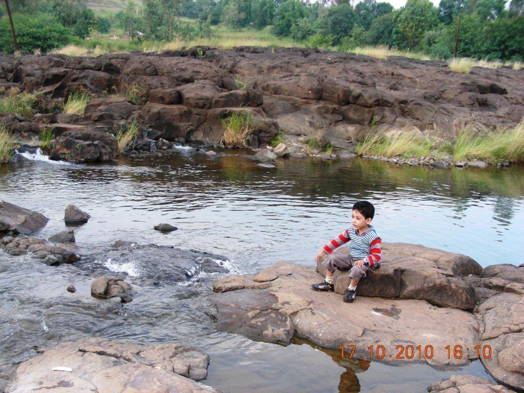 Buzzeron: Bhandardara