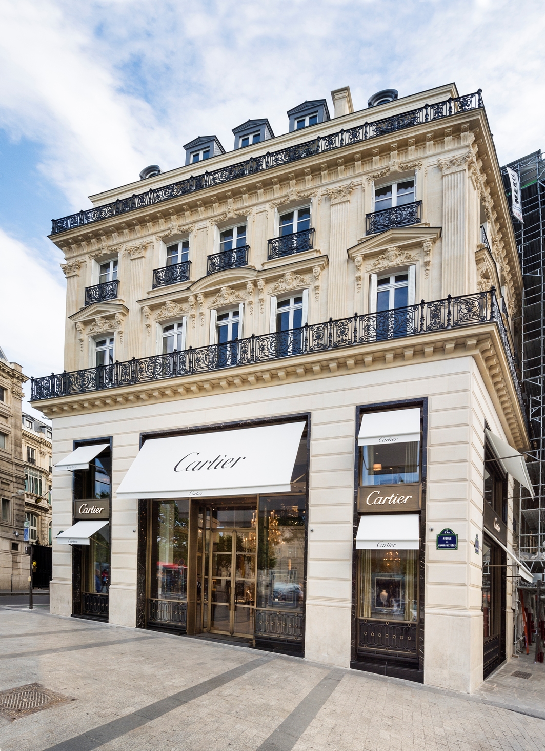 Estação Cronográfica: Cartier reabre boutique dos Champs Élysées