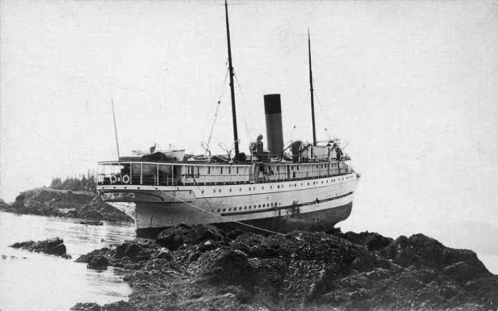 Extraordinary Running Aground in Alaska: Remarkable Images of the ...