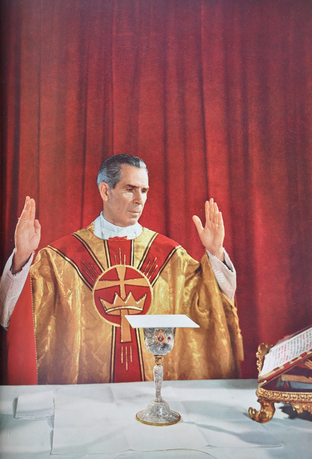 Orbis Catholicus Secundus: Bishop Sheen Celebrates Usus Antiquior