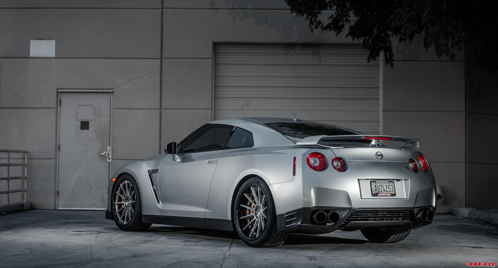 automotive trend center: Nissan GT-R II by Vivid Racing