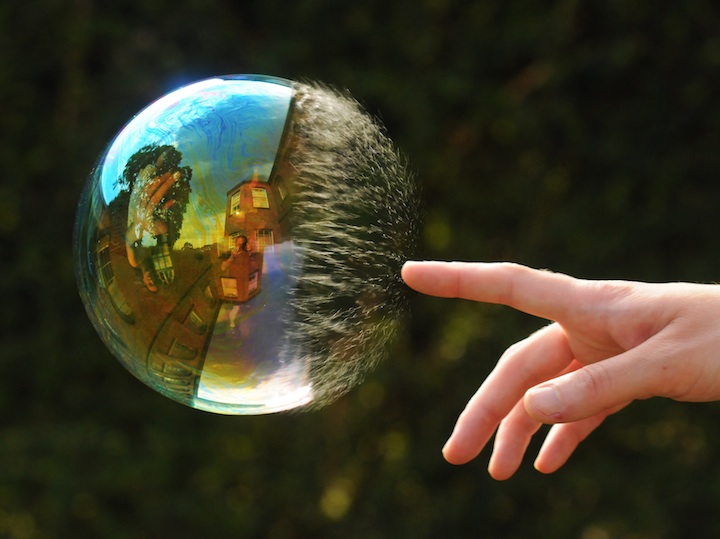 astelvio: Magical Reflections on Soap Bubbles!