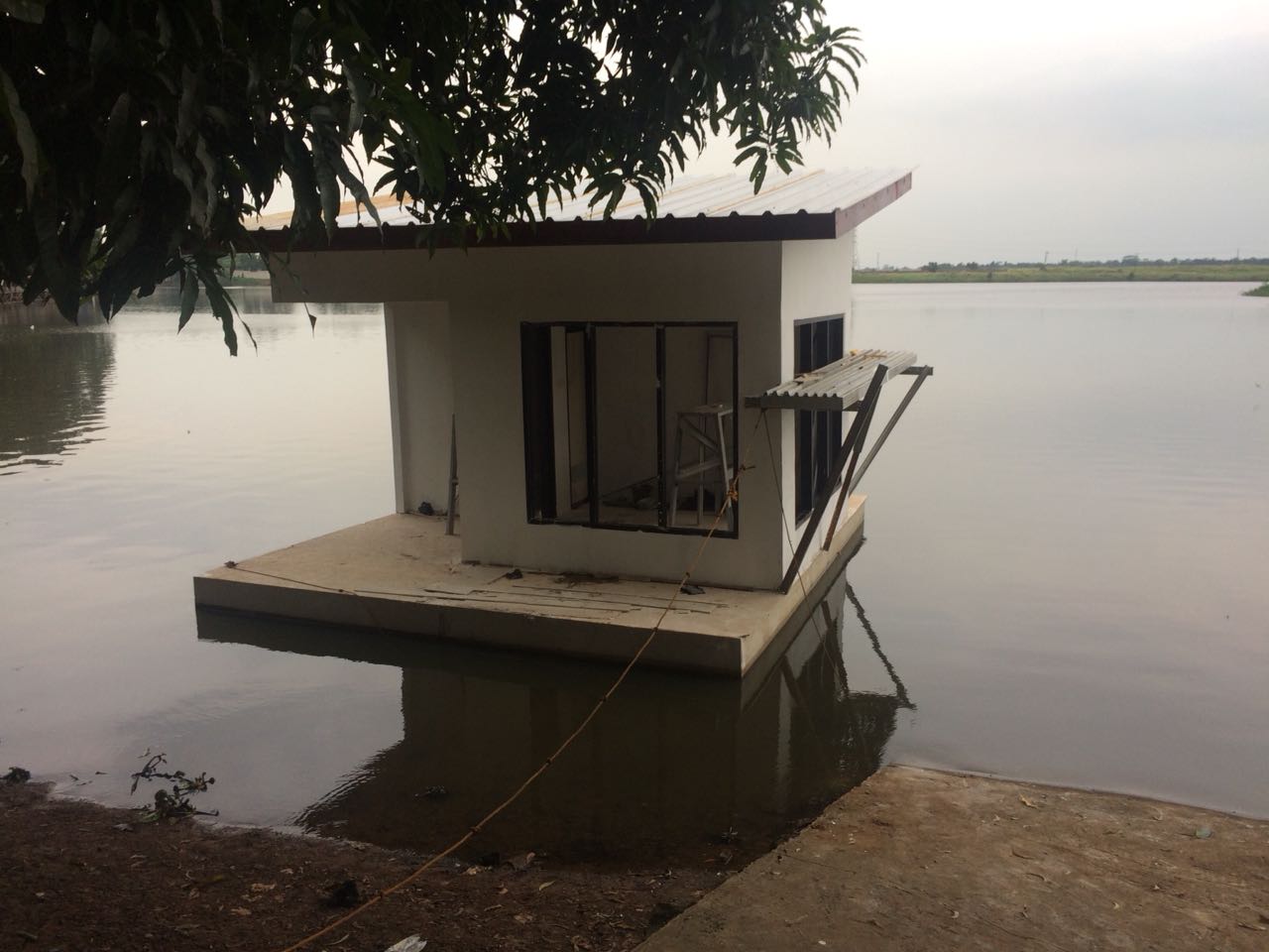 Membuat Rumah PreFab: Floating Cottage / Rumah Apung