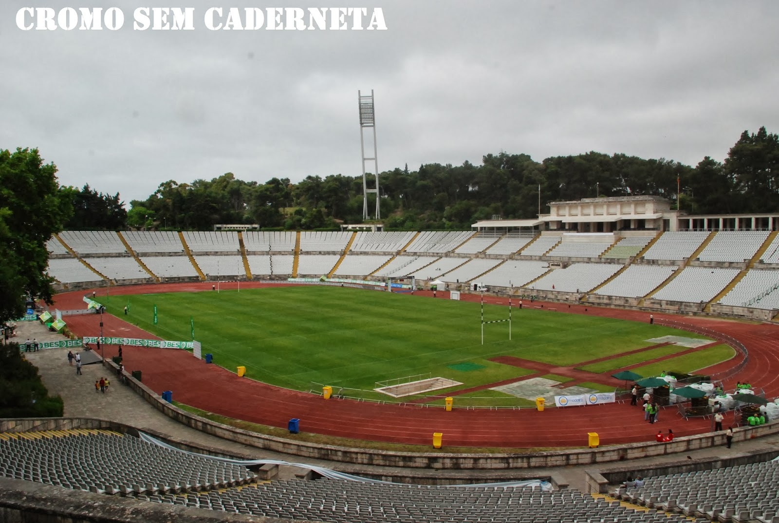 Cromo sem caderneta_estádios