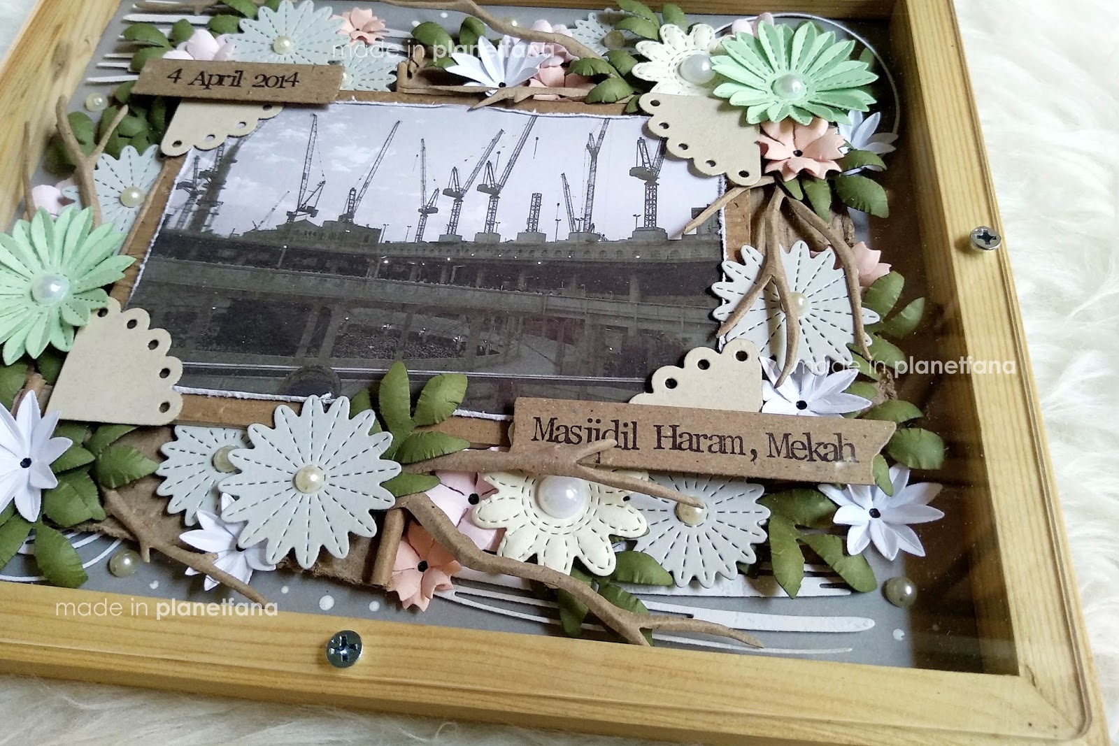 scrapbook frame #117 - made in planetfana