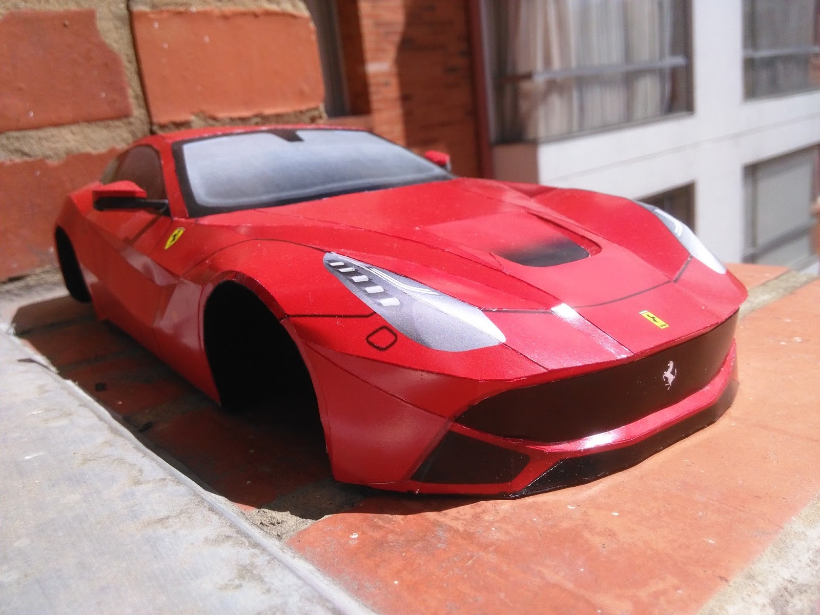 Papercraft Ferrari F12 proceso de armado