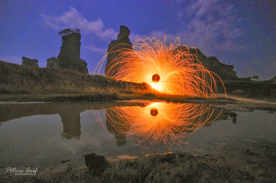 Teknik Light Painting, Melukis Gerakan Cahaya - LensFotografi