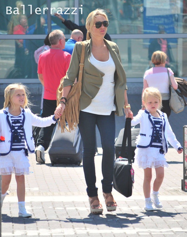 News Flash: Alex Curran with daughteres