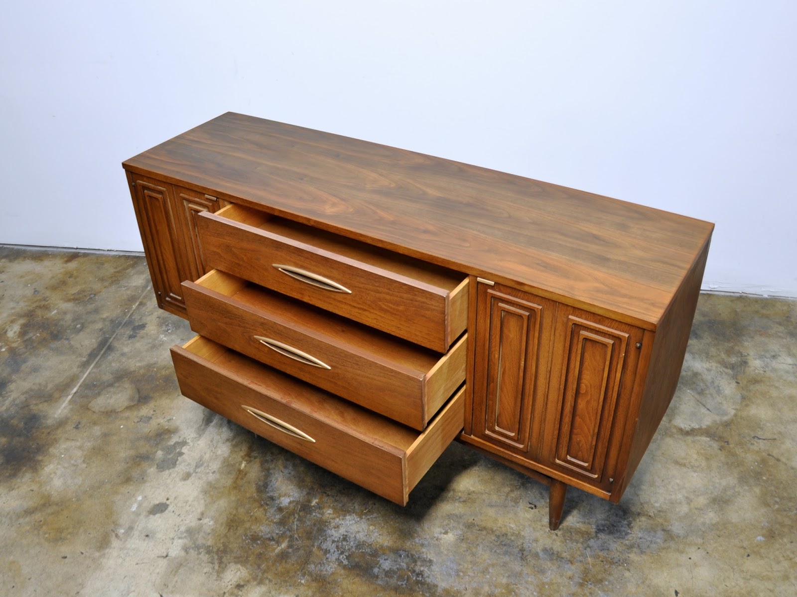 SELECT MODERN: Broyhill Sculptra Credenza, Bar, Buffet, Sideboard or ...