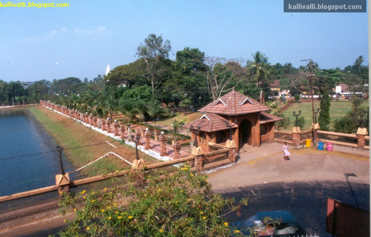 Jeevan's KALLI VALLI : Mananchira Square