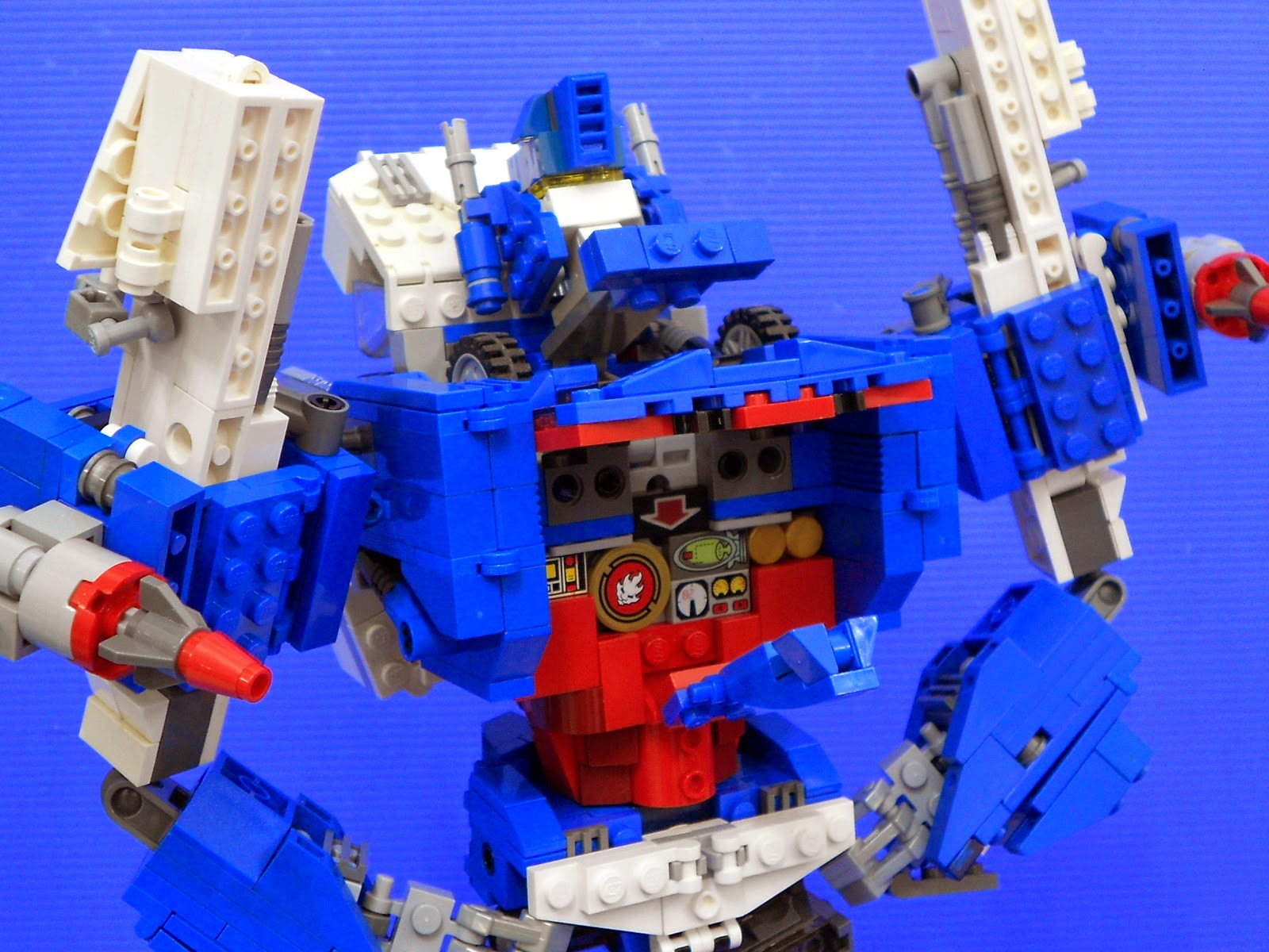 Alanyuppie's LEGO Transformers: LEGO Ultra magnus: Part 3 of 3 (Robot mode)