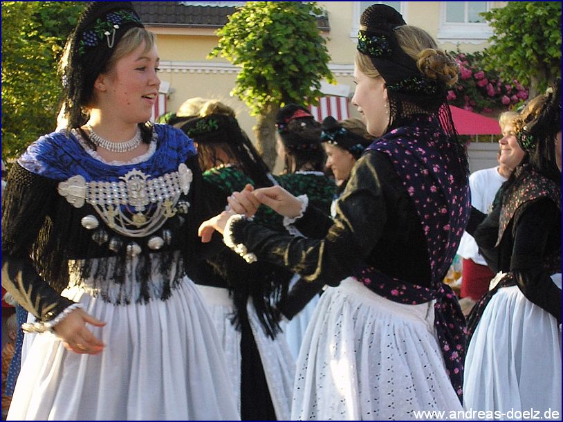 FolkCostume&Embroidery: Costume of the North Frisian Islands