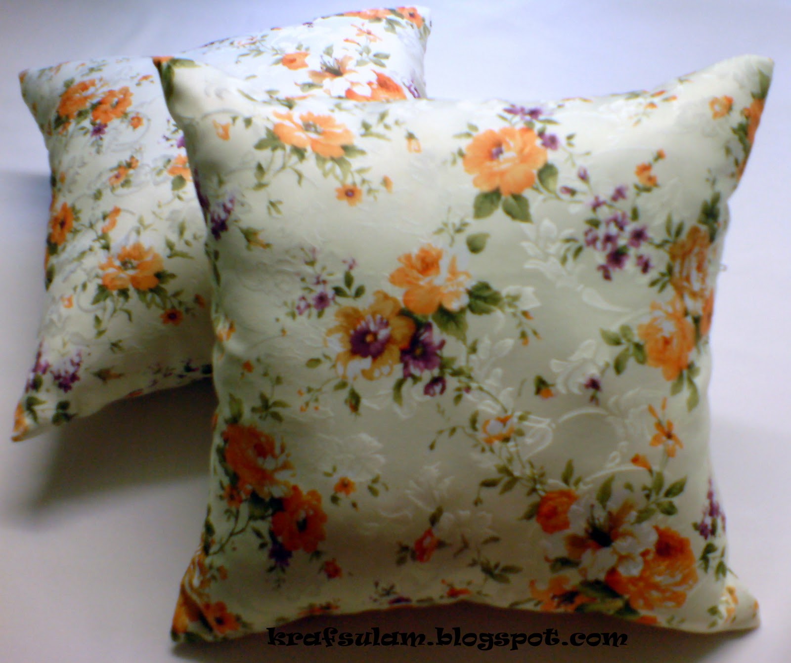 Kraftangan, Sulaman, Bantal: Bantal