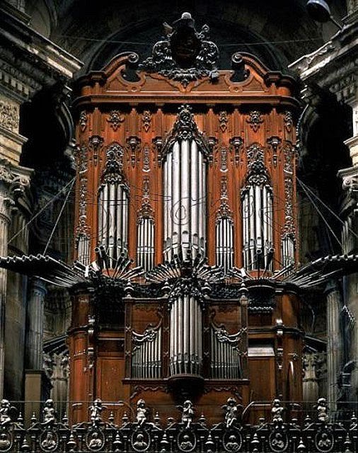 capilla de música: el organista y los órganos