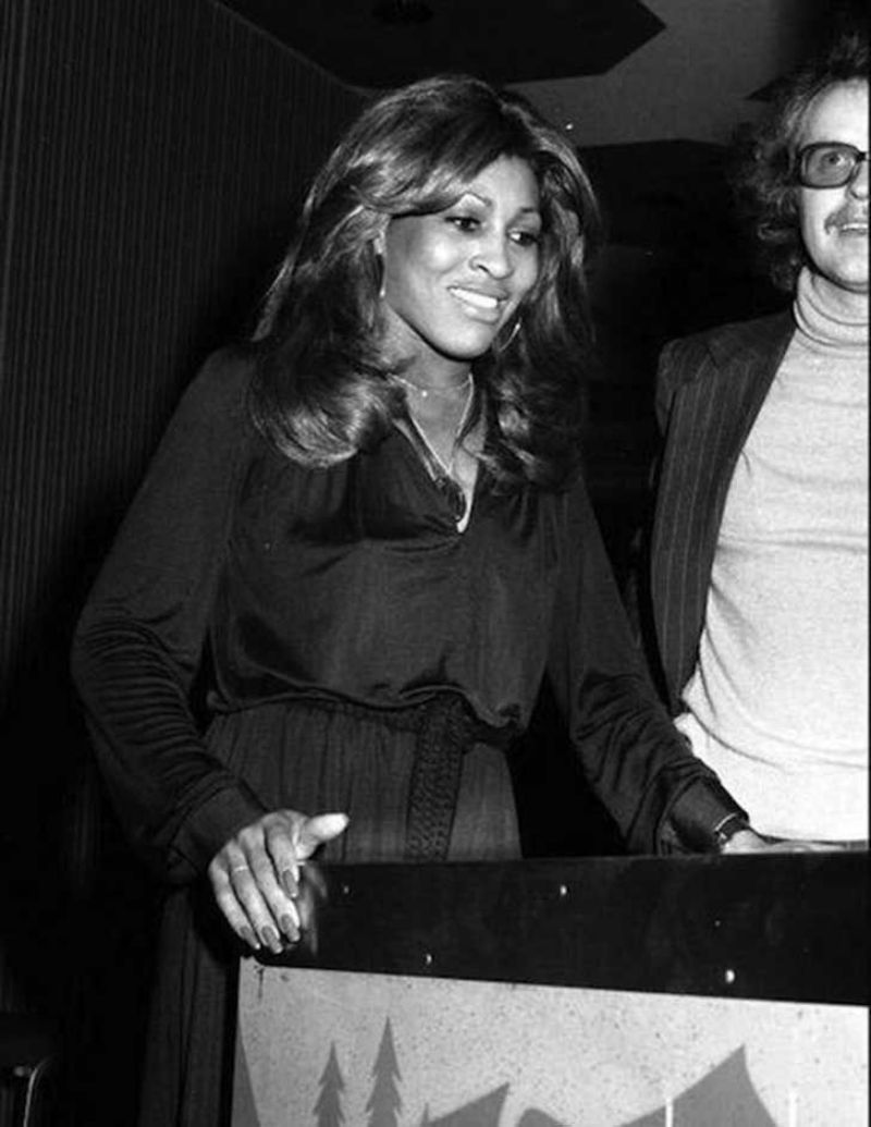 20 Candid Vintage Photographs of Rock Stars Playing Pinball ~ Vintage ...