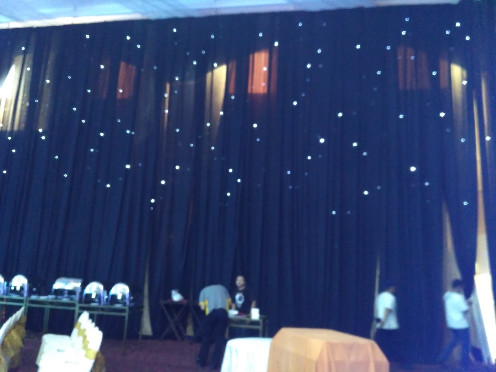 Perlengkapan Pesta Surabaya: Wall Cover Hitam Seribu Bintang