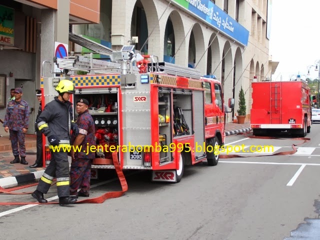Brunei Fire&Rescue Department Appliances: Fire drill in Jalan Sultan