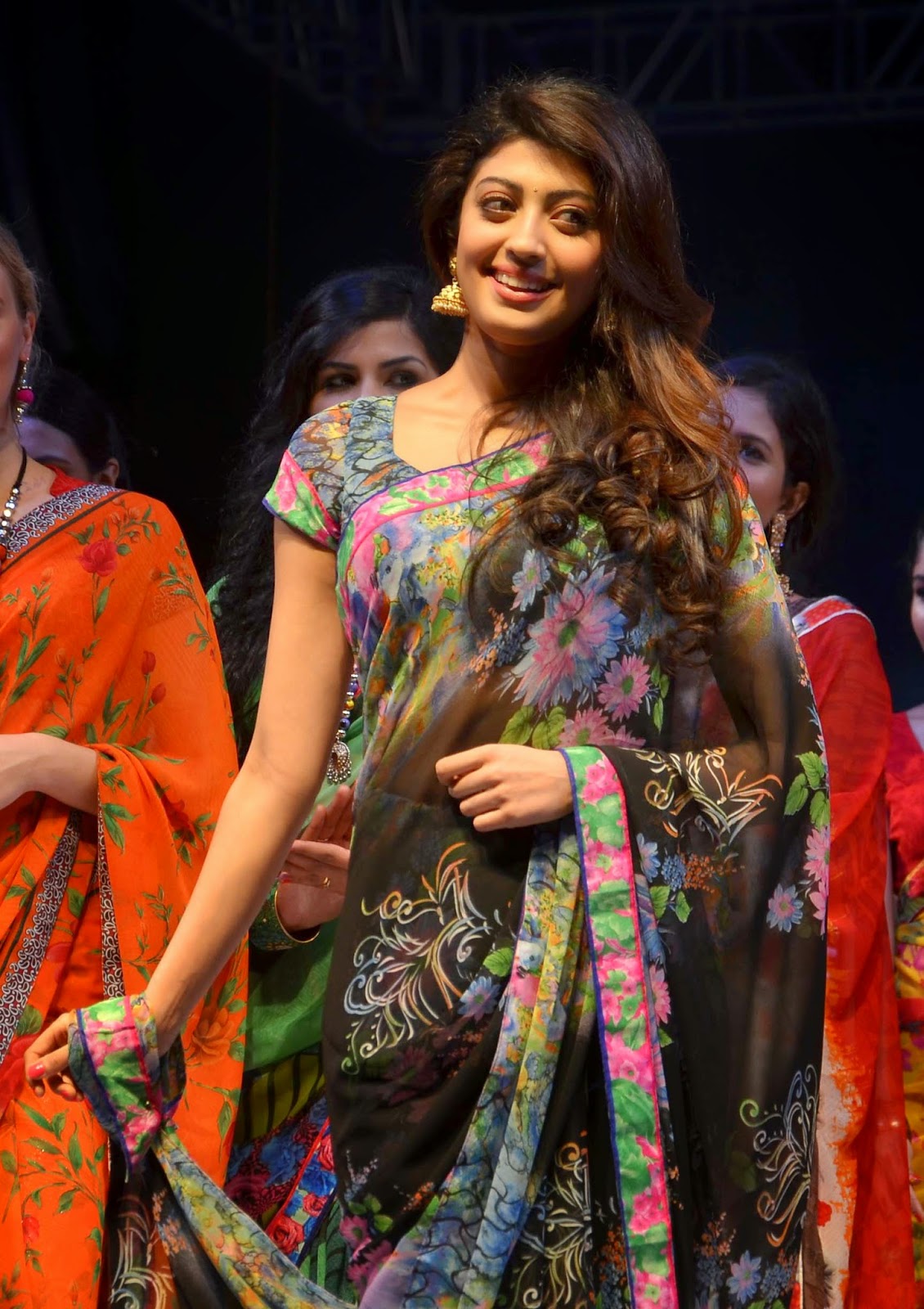 Pranitha ramp walk in Saree at Fashion Thrills Fashion Show | Stylish ...