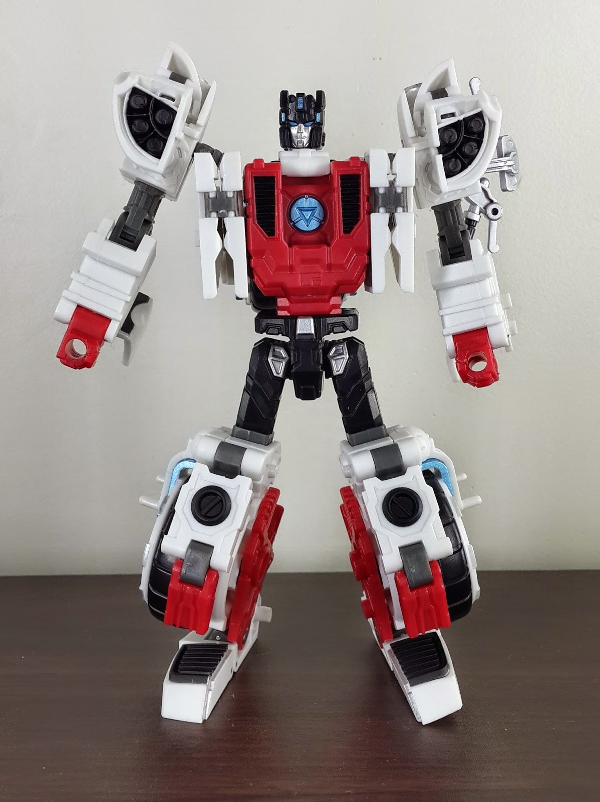 Blog Transformers.com: 1124: TFC Warning Line (Protectobot Groove)