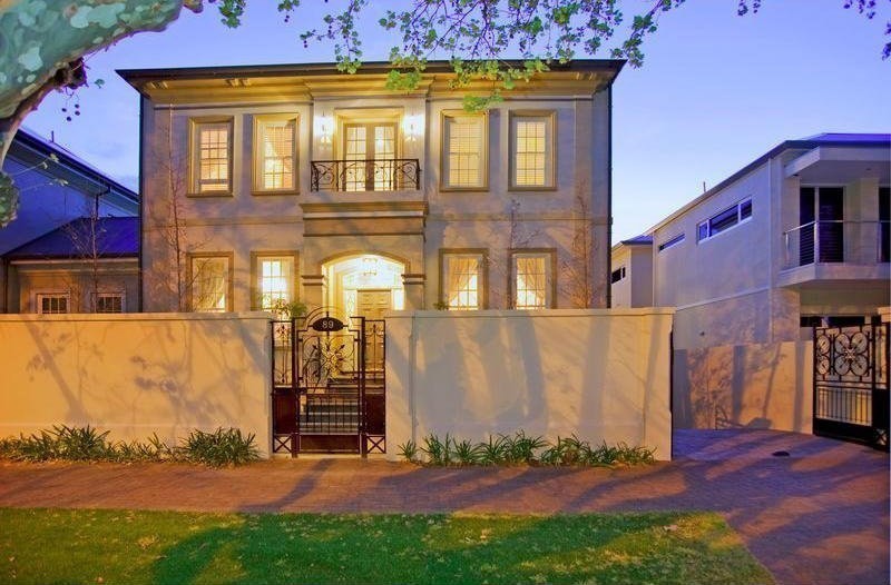 Symmetry in Victorian House - Decoration Home Design