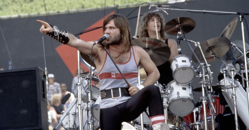 [ BRUCE DICKINSON ] - Os seus três albuns preferidos do Iron Maiden ...