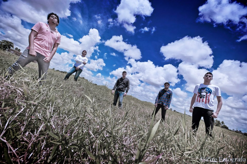 Nutallo: ESCUTE "CARTA AOS HOMENS", PRIMEIRO SINGLE DA BANDA MORADA