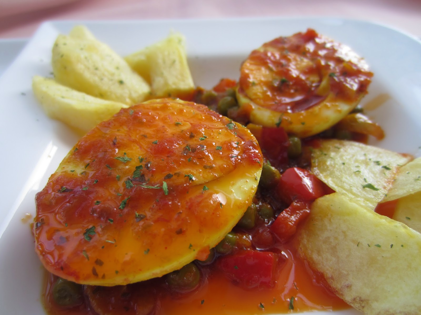 Deliciosa Gula: Huevos guisados con guisantes