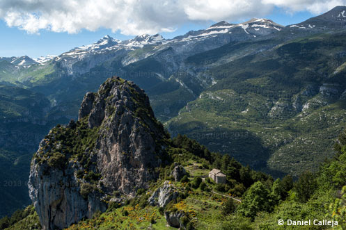 Dos sarrios con mochila: Ruta de las Tres Ermitas de Tella (Huesca)