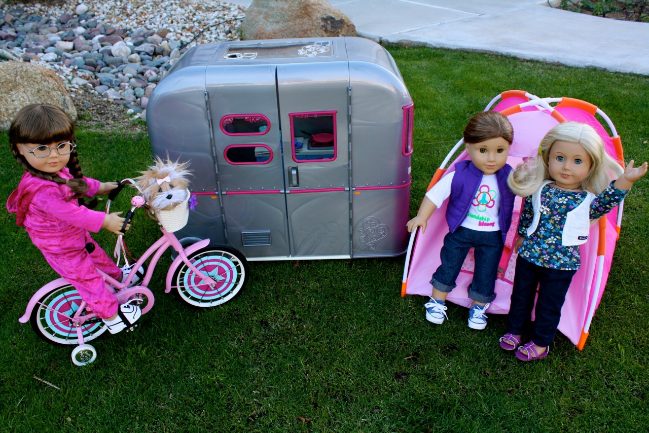 Pretty Lilly an American Girl: Lacey's RV