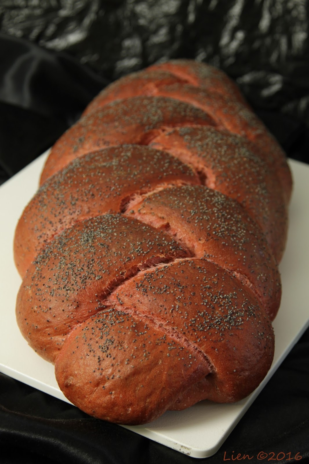 Notitie van Lien: Bread Baking Babes bake a bread with beets!
