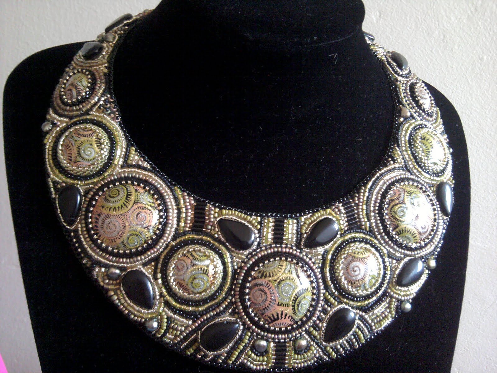 Jo Spick Beadwork: I've finished my first bead embroidered collar!