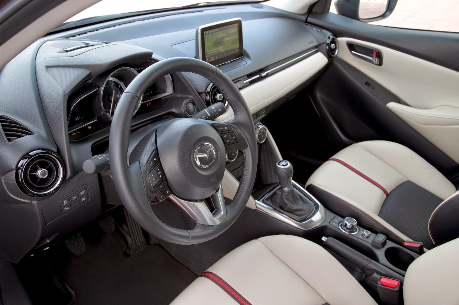 El Blog de Alberto Solís: Mazda 2 2015