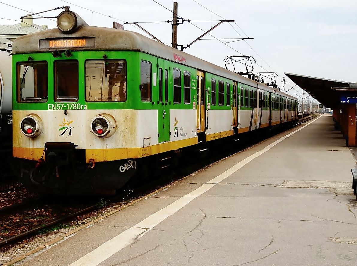 EN57-1780 z Radomia do Skarżyska | Kolejowe Kielce