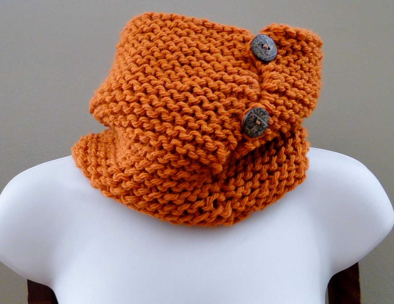 Ruby Knits: Free Pattern - Facil Button Cowl