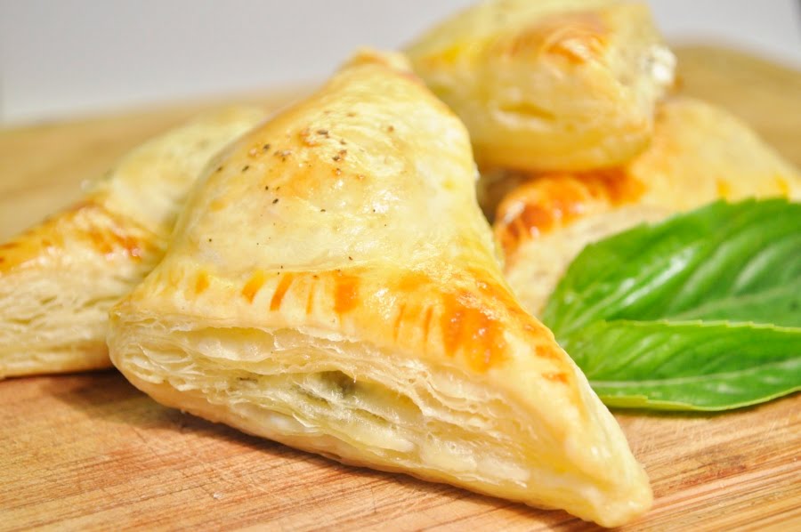 La Cuisine de Clémence: Chausson de Fromage de Chèvre au Citron et Basilic