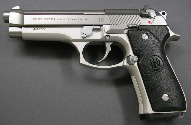 Curto Armas: Beretta m9