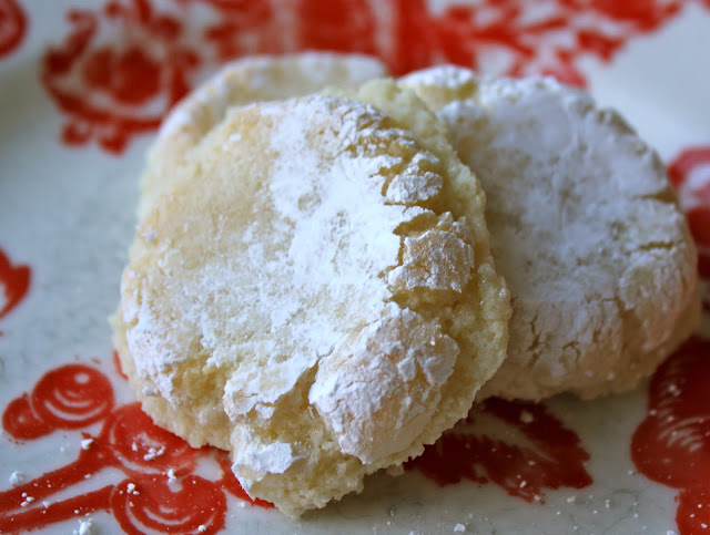 beurrista: ricciarelli — italian almond cookies