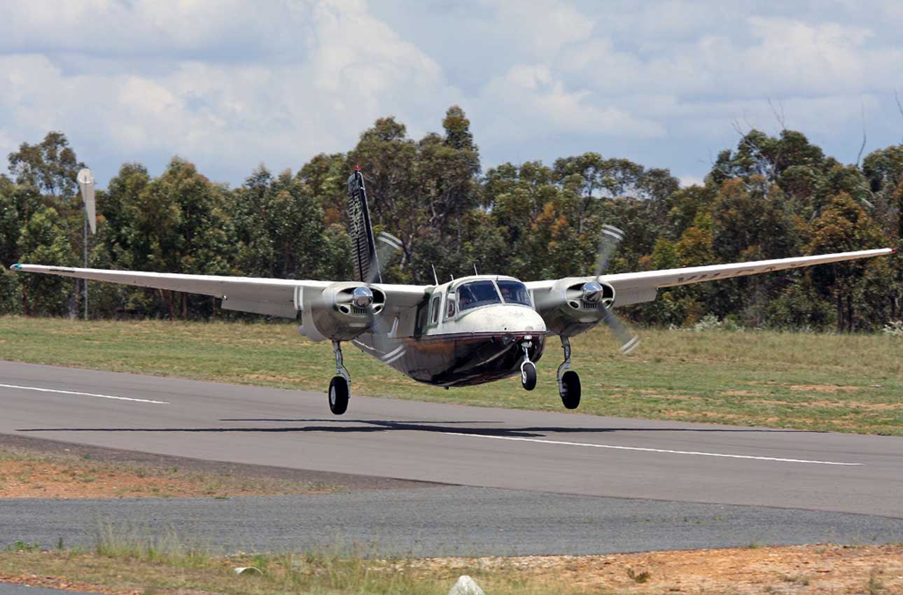 nhungdoicanh: Aero Commander 680