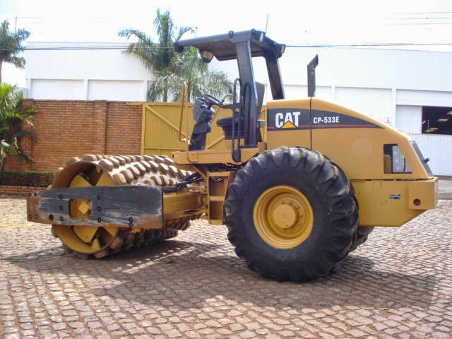Rolo compressor Caterpillar, CP533E: equipamentos para construção civil