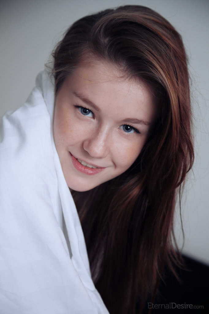 .: Eternal_2013-04-25_BED-PLEASURES-EMILY-BLOOM-by-ARKISI_3a1c6_low