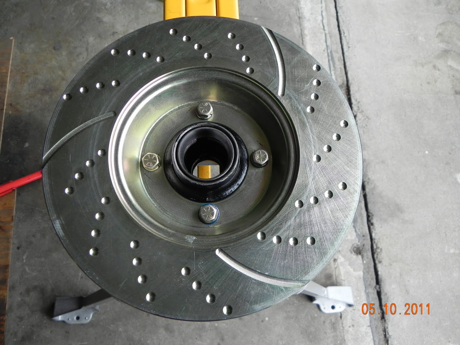 Tripp's TR6: Front Brake Rotors, Wheel Hubs, and Jack Drews Axle Upgrade